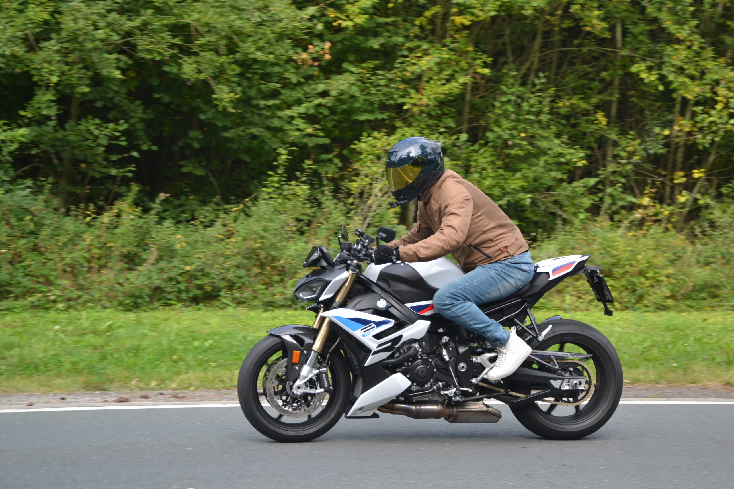 Essai BMW S 1000 R : le super roadster bavarois - MotoJournal